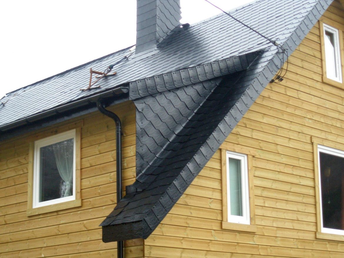 Kunststoff-Schindel-Dach-Norwegen-Holzhaus-schwarz-2012-01 - Schindeln ...